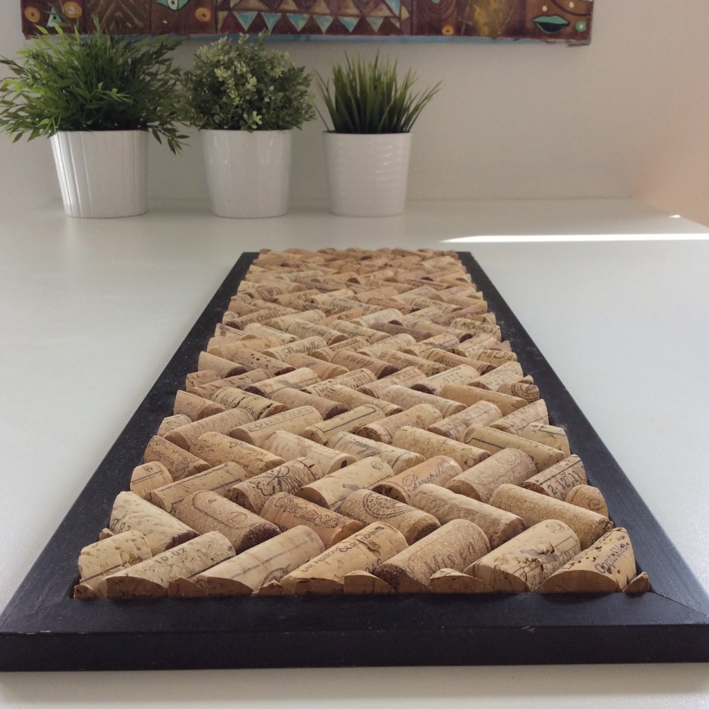 DIY - Tableau d'affichage en bouchons | Pierre Papier Ciseaux